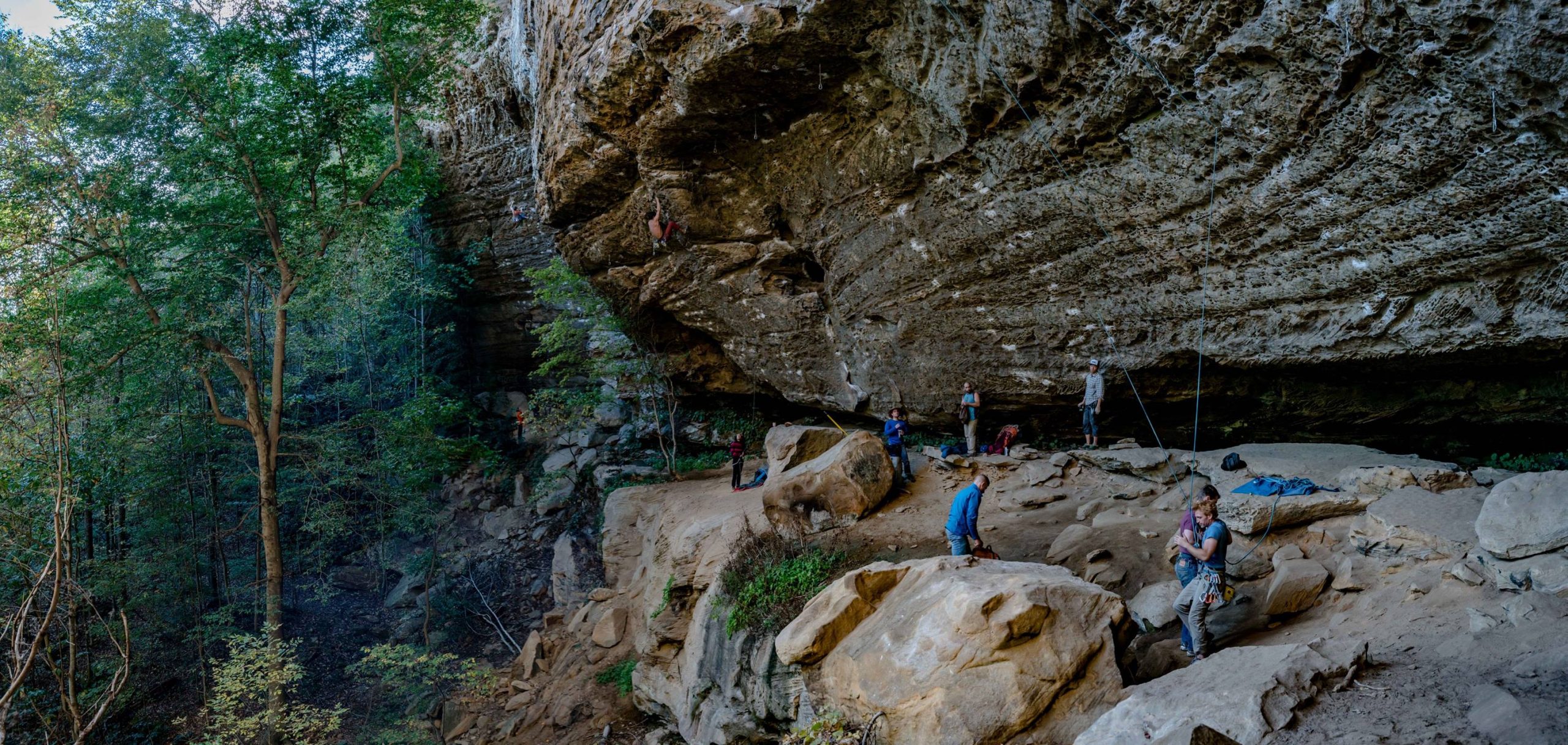 How to Navigate the Crag When Climbing Outside